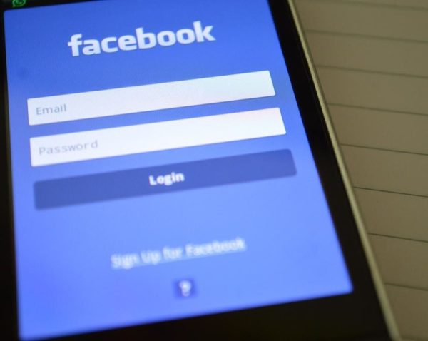 No me llega el código de inicio de sesión de Facebook, ¿qué hago?