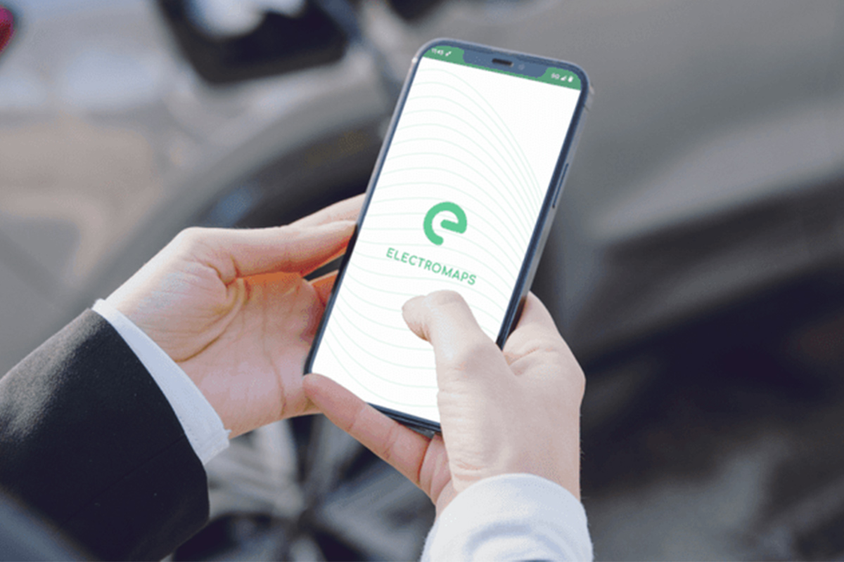 Cómo hacer rutas en coche eléctrico y consultar estaciones de carga en ...